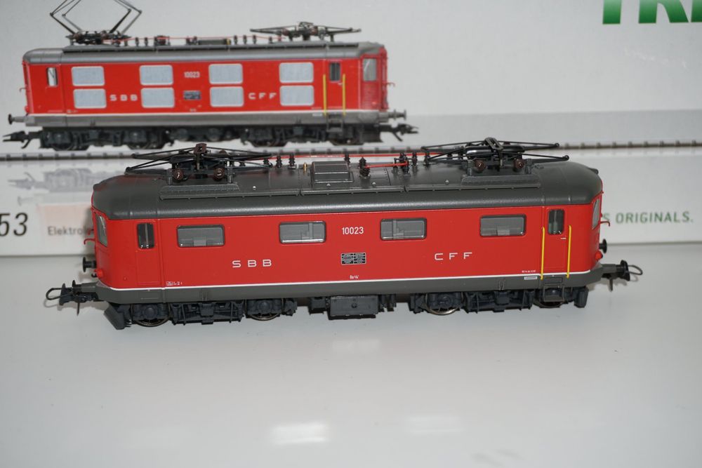 TRIX 22353 - SBB Re 4/4 I rot mit Fronttür H0/DC (Gebraucht) in Matten ...