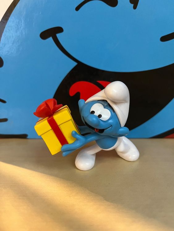 Schlumpf mit Geschenk / 2023, Peyo (Neu (gemäss Beschreibung)) in Lyss für CHF 7 – mit Lieferung ...