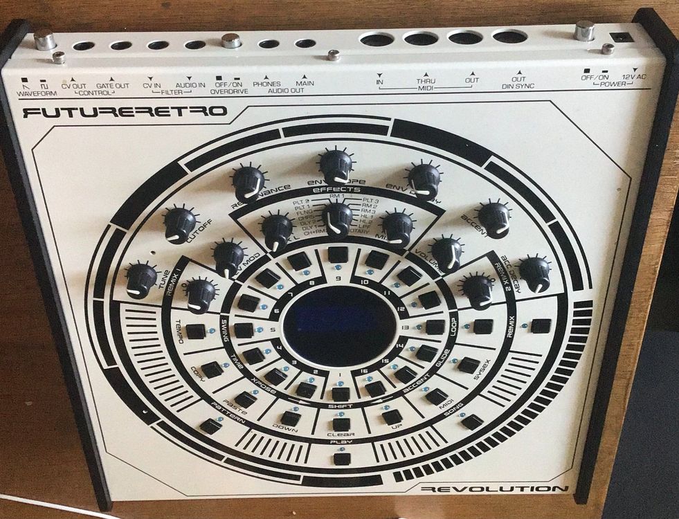 Future Retro Revolution (Gebraucht) in für CHF 425 – mit Lieferung auf ...