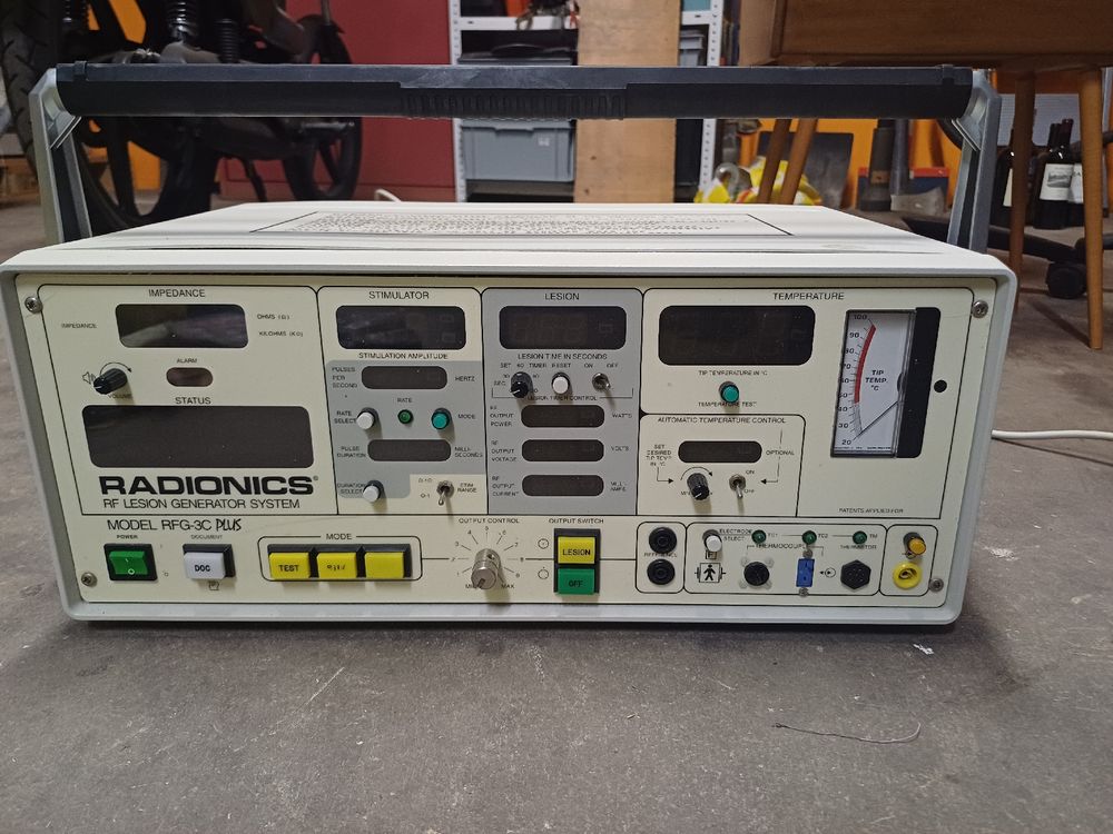 RADIONICS RF LESION GENERATOR SYSTEM MODEL RFG-3C PLUS (Defekt) in ...