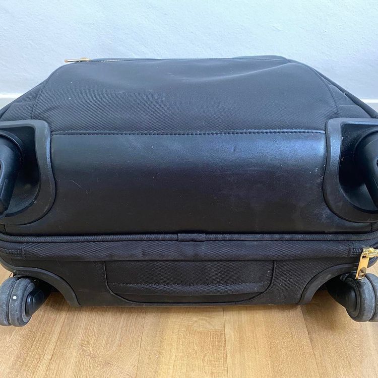 TUMI Larkin Compact Carry-on Schwarz (Gebraucht) in für CHF 48 – mit ...