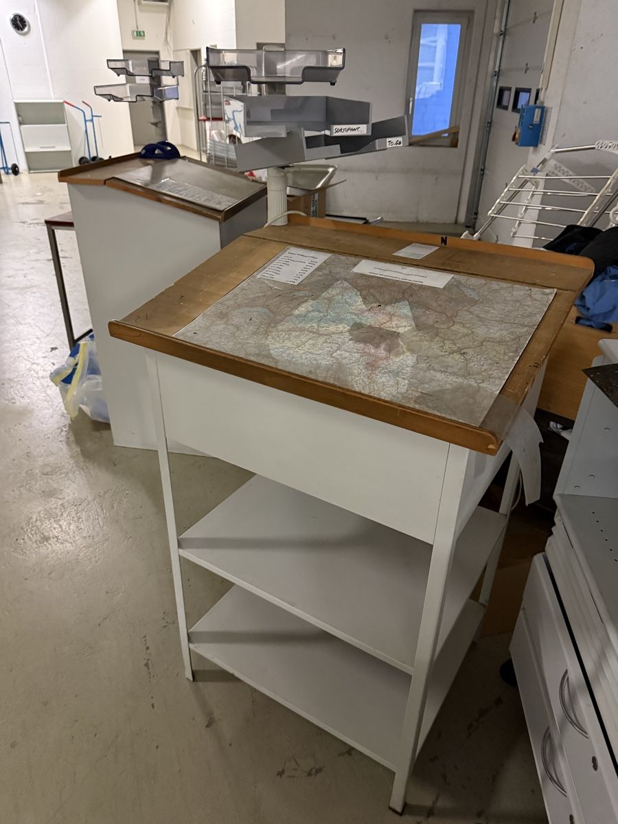 Stehtisch / Podesttisch für Arbeiten im Stehen – robust und (Gebraucht ...