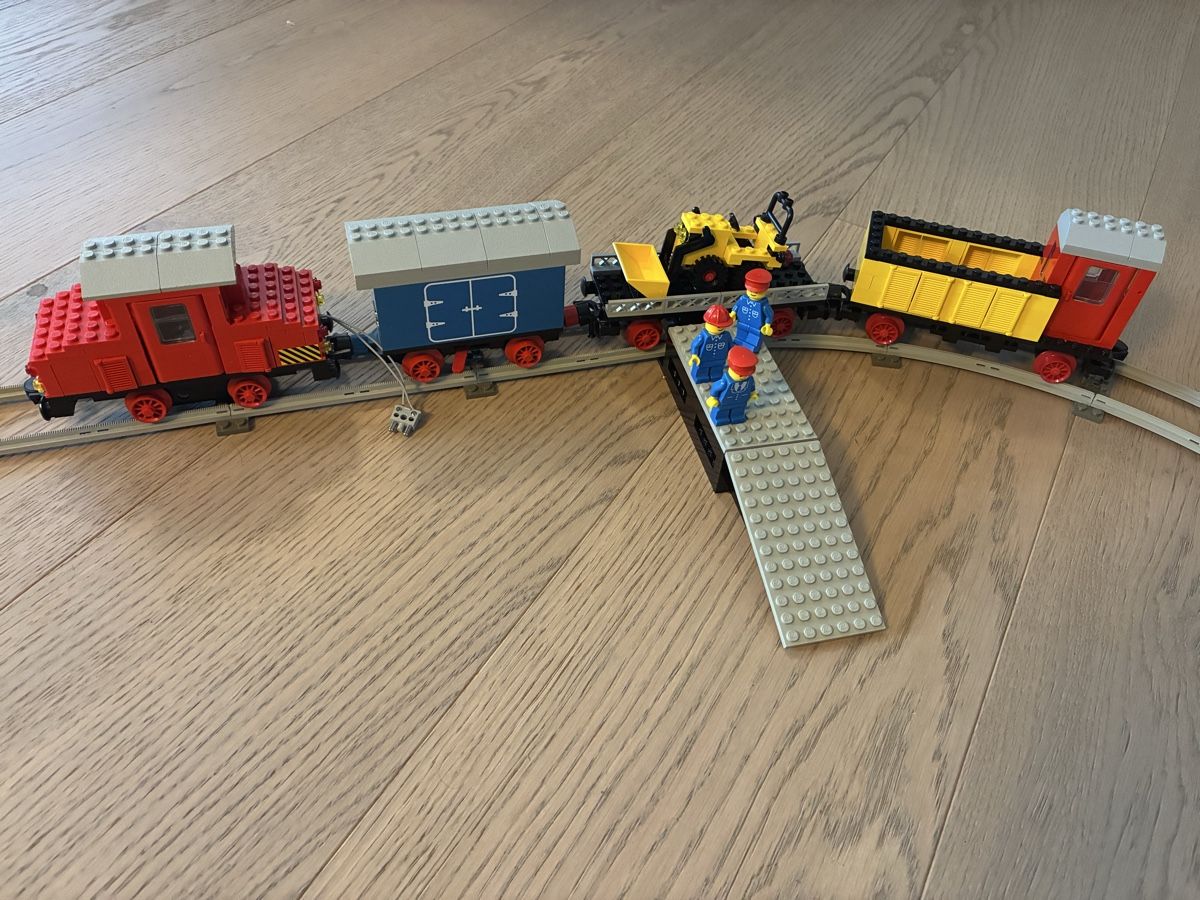 LEGO Trains 7720 Diesel Freight Train Set, 1980 (D'occasion) à ...
