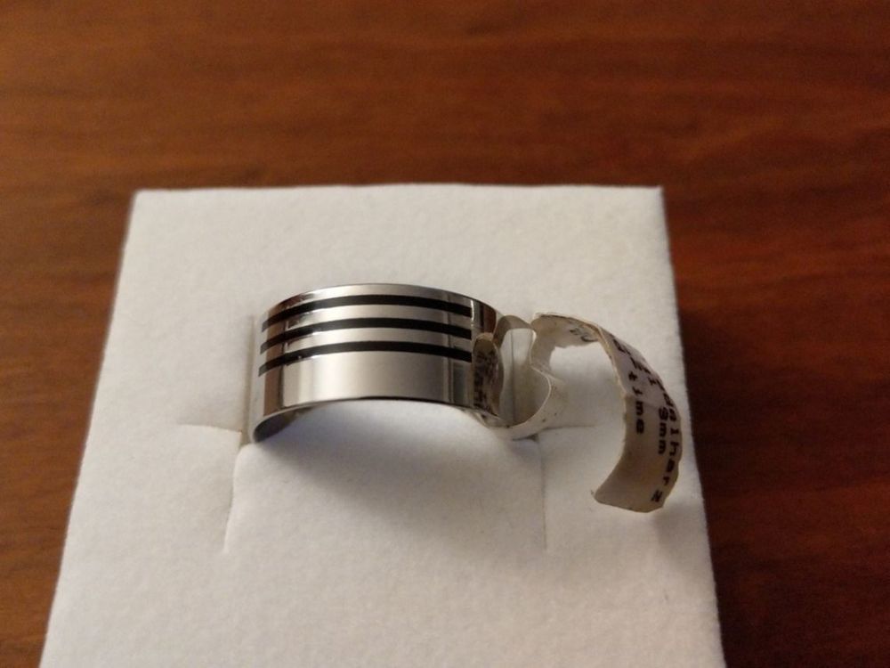 Ring Stahl mit Edelharz (Neu und originalverpackt) in Köniz für CHF 20 ...