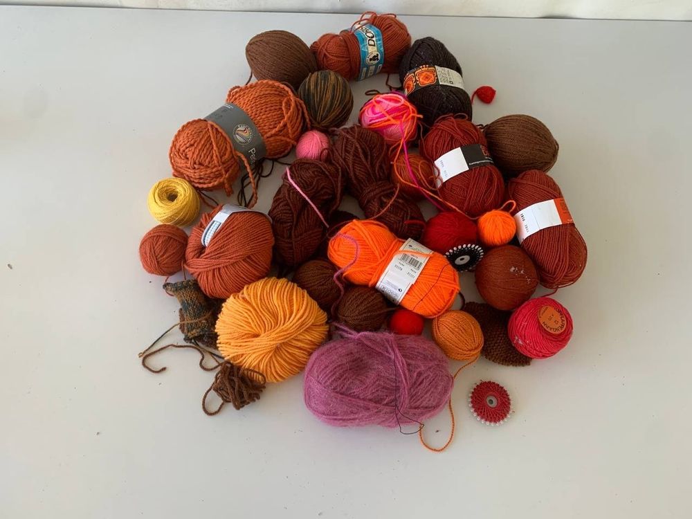 Wolle Sammlung diverse Farben L 6786 (Gebraucht) in Niederönz für CHF ...