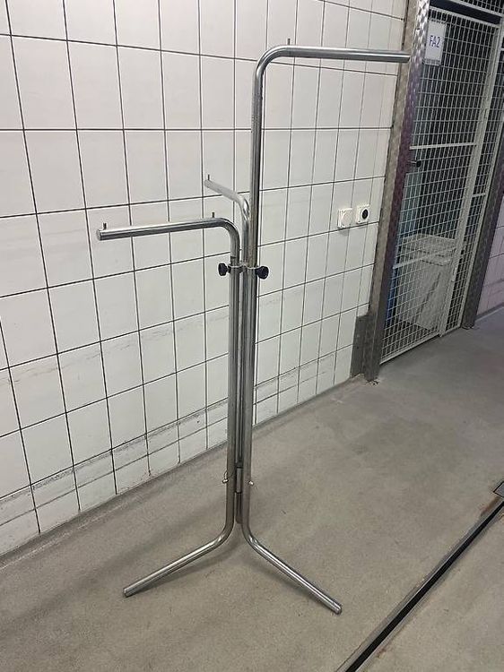 Appendiabiti con tre bracci (Gebraucht) in Pugerna für CHF 8 – nur ...