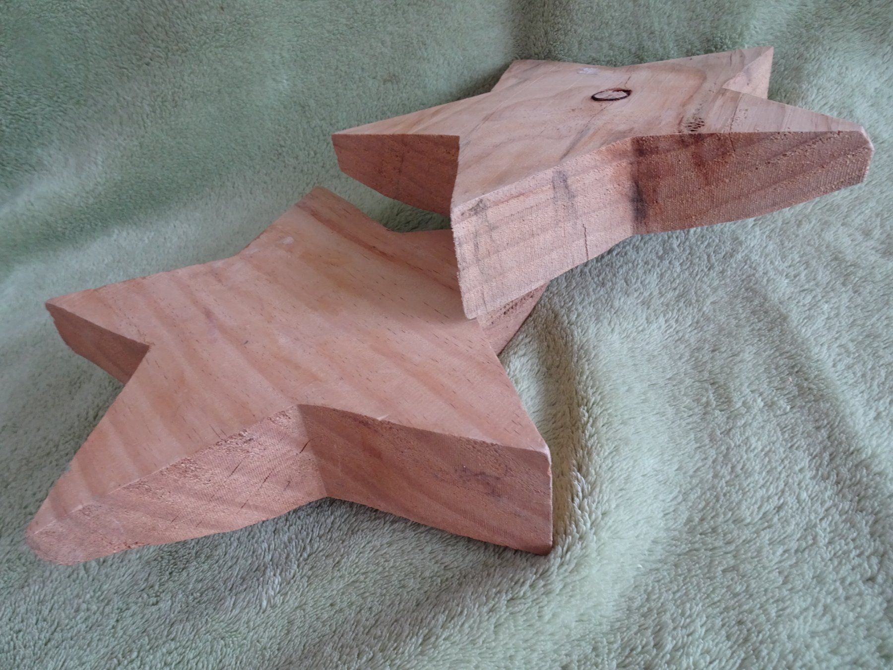 HOLZ-Sterne 2Stück 24x24cm. 4,5cm dick. 5 Zacken (Gebraucht) in Berikon ...