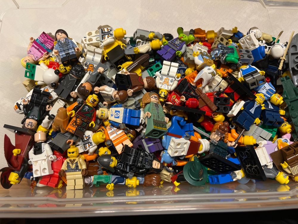 Über 200 LEGO Figuren (Gebraucht) in Kriens für CHF 190 – mit Lieferung ...