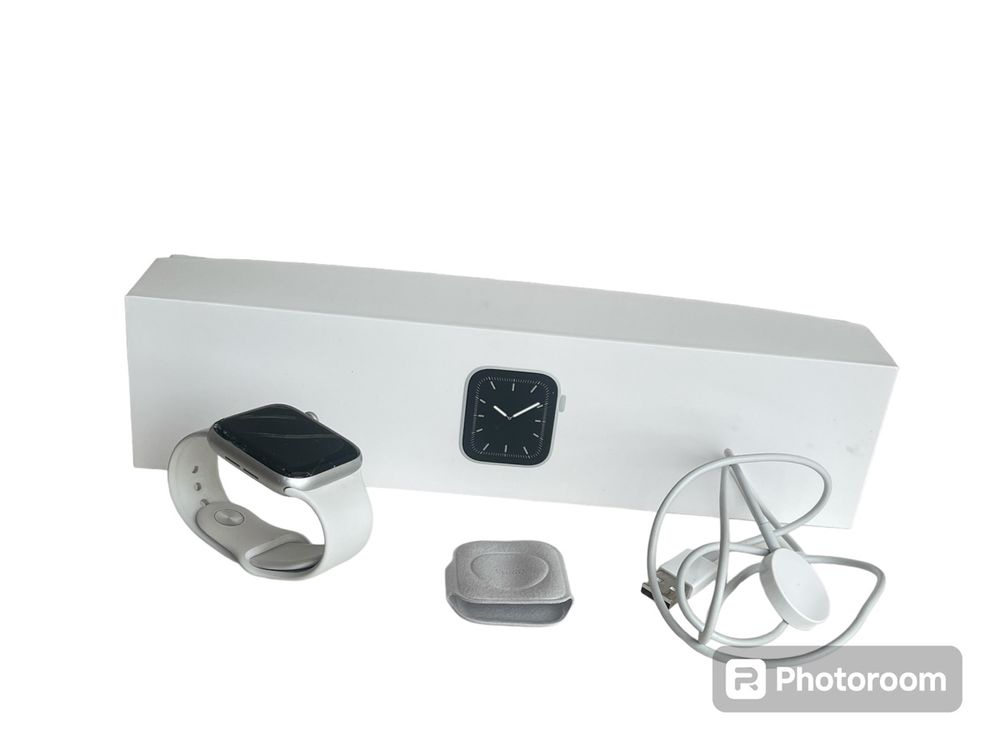 Apple Watch Series 5 silver aluminum 44 mm | Kaufen auf Ricardo
