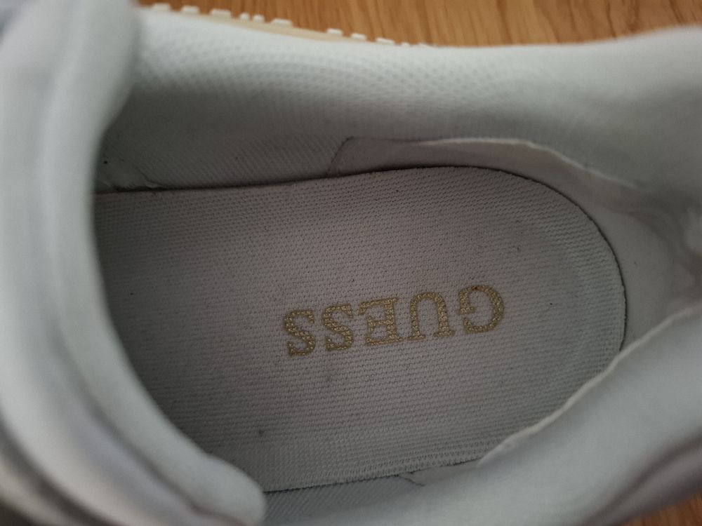 Guess Sneaker Gr. 38 Weiss/Gold - Top Zustand! (Gebraucht) in Baar für ...