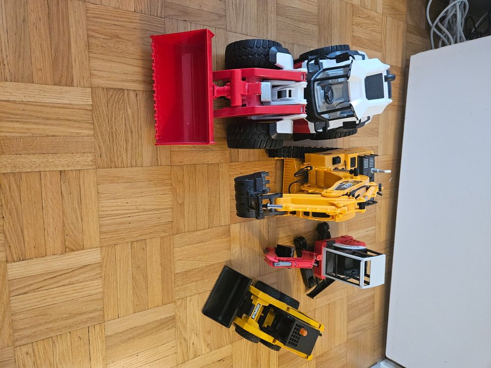 4 Bagger, gelber mit Vernbedinung (Gebraucht) in Effretikon für CHF 50 ...