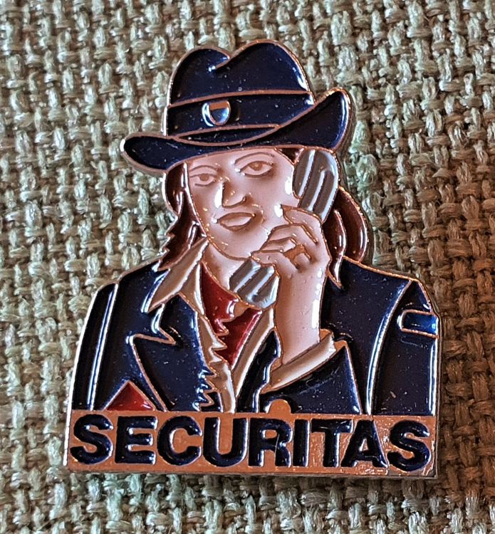 L465 - Pin SECURITAS (Gebraucht) in Reinach BL für CHF 2 – mit ...
