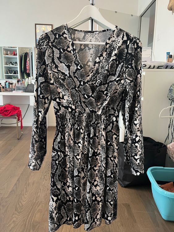 Kleid Snake Schlangenmuster Gr. S (Gebraucht) in Kriessern für CHF 9 ...