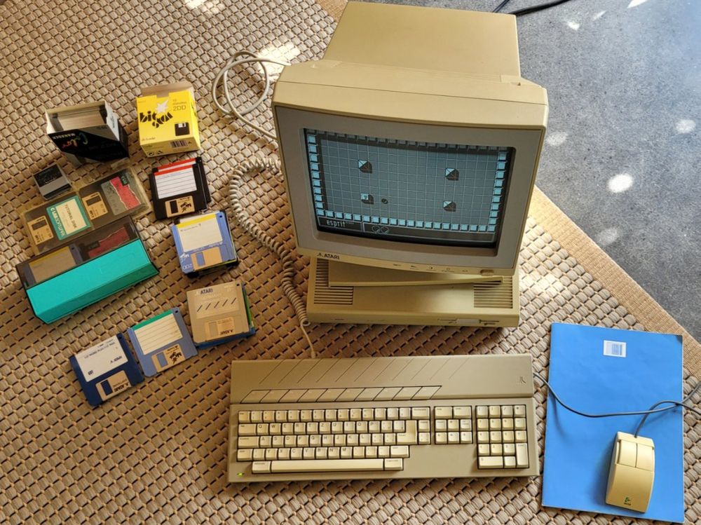 Atari Mega 1 PC mit Monitor, Maus, Tastatur und Software (Gebraucht) in ...