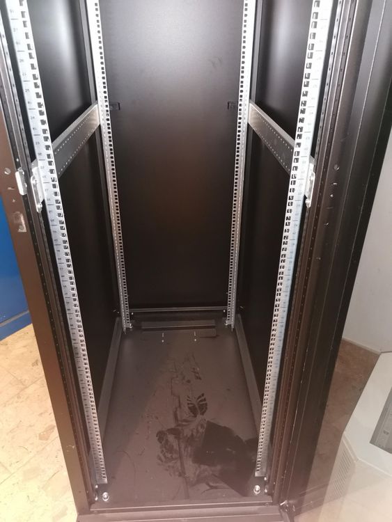 Netzwerkschrank, Serverschrank, Rack, Computerschrank | Kaufen auf Ricardo