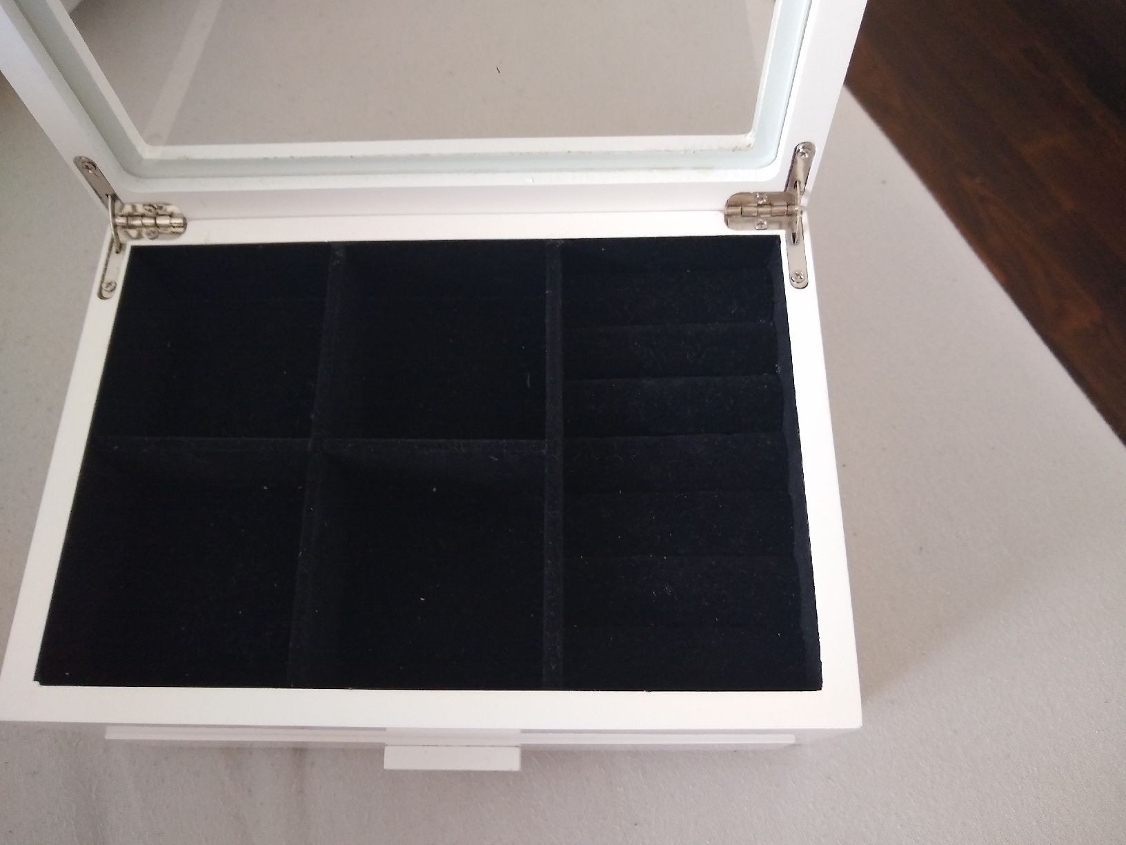 Like NEW! White modern wood and glass jewelry box (Neu (gemäss ...