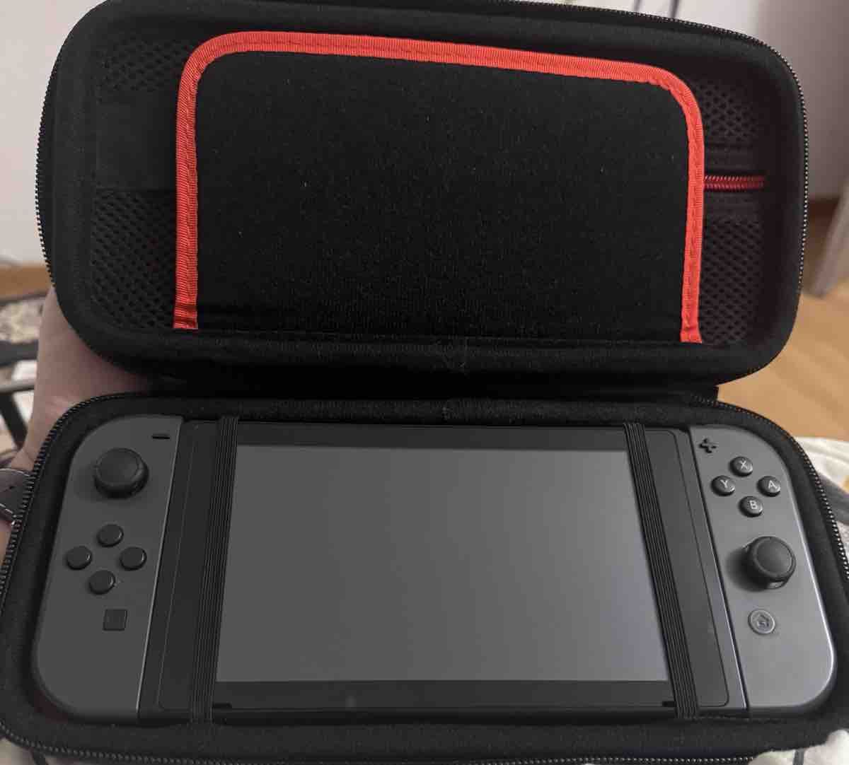 Console Nintendo Switch, noire, avec accessoires et jeux (Gebraucht) in ...