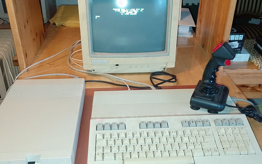 Commodore C128 + 1571 mit Zubehör (Gebraucht) in für CHF 280 – mit ...