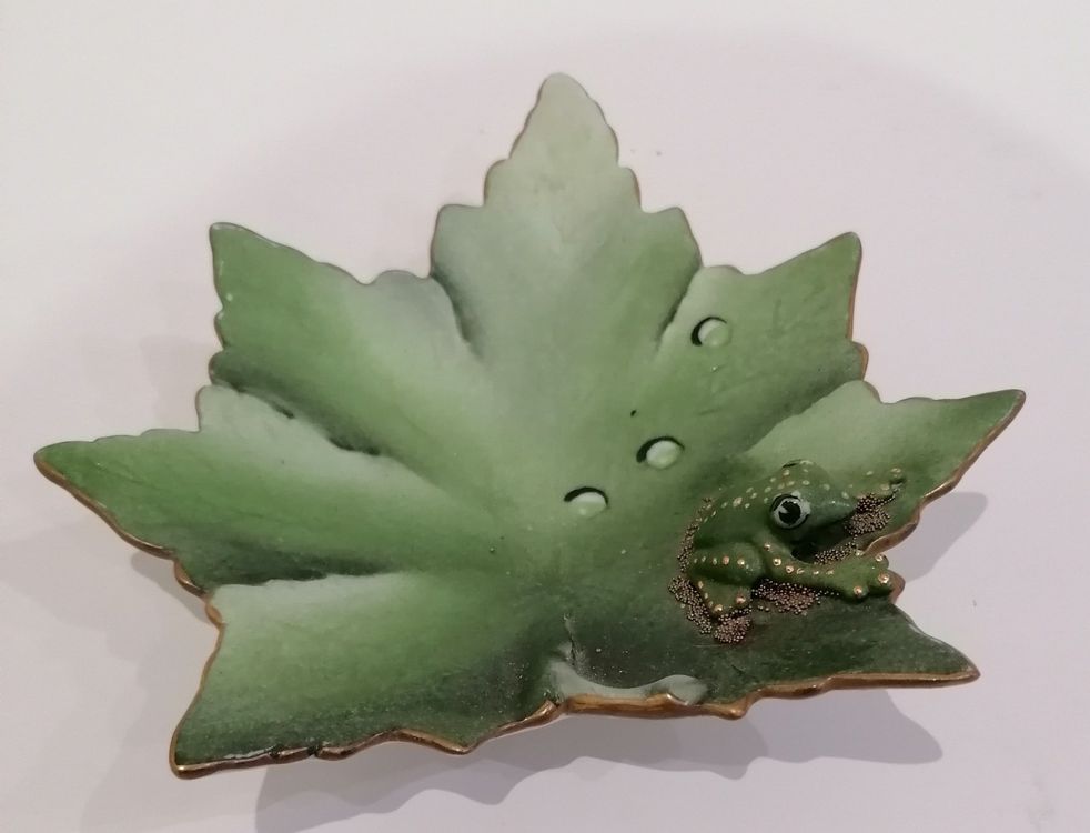 Porzellan, Frosch auf einem Blatt, wie neu (Neu (gemäss Beschreibung ...