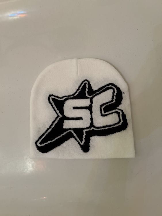 Bonnet y2k (Neu (gemäss Beschreibung)) in Saulcy für CHF 5 – mit ...