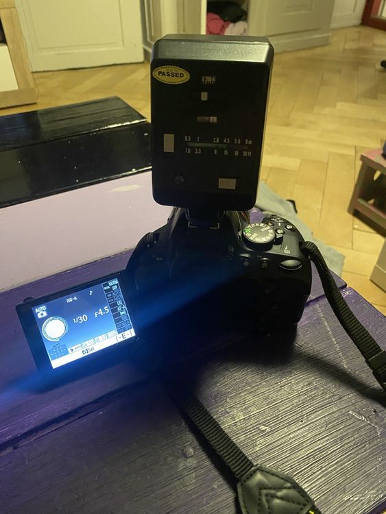 Nikon D5100 Spiegelreflexkamera mit Objektiv & Canon Blitz (Gebraucht) in Hinwil für CHF 89 ...