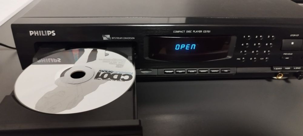 Geniessen Sie Musik mit dem Philips CD 751 CD-Player (Gebraucht) in ...
