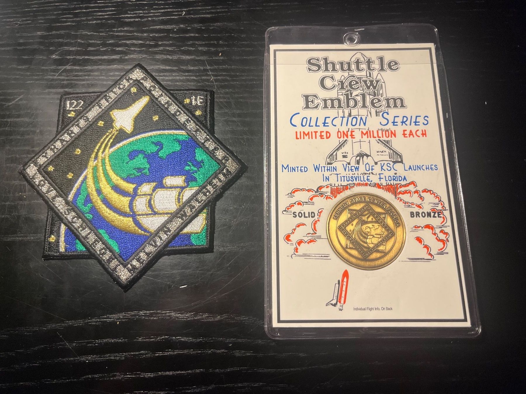 NASA STS-122 Mission Patch und Coin Atlantis (Neu und originalverpackt ...