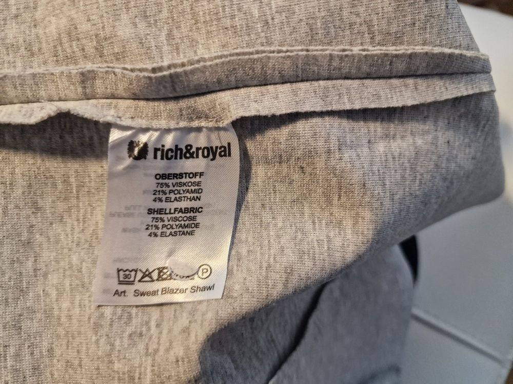 Rich& Royal Jacke (Gebraucht) in Laufenburg für CHF 28 – nur Abholung auf Ricardo kaufen