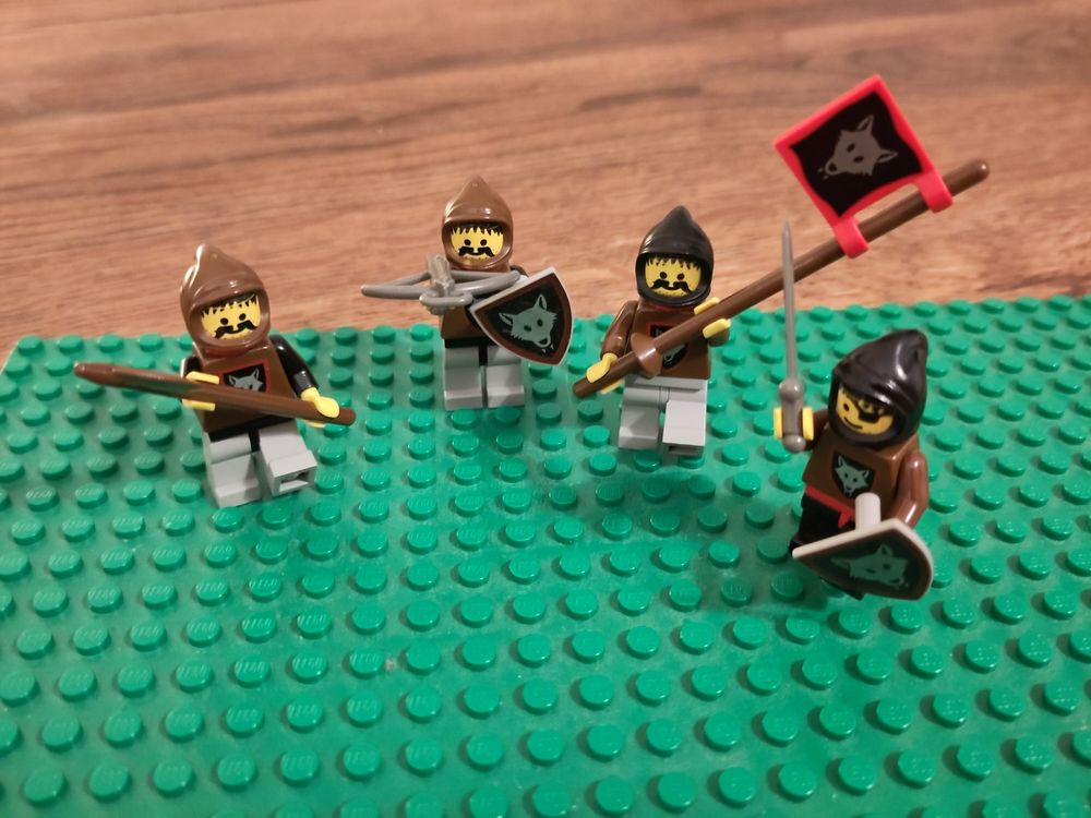 4 Lego Wolfpack Knights Minifigures mit Zubehör (Gebraucht) in ...