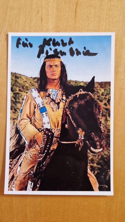 Pierre Brice, Original Autogramm auf Foto in Farbe | Kaufen auf Ricardo