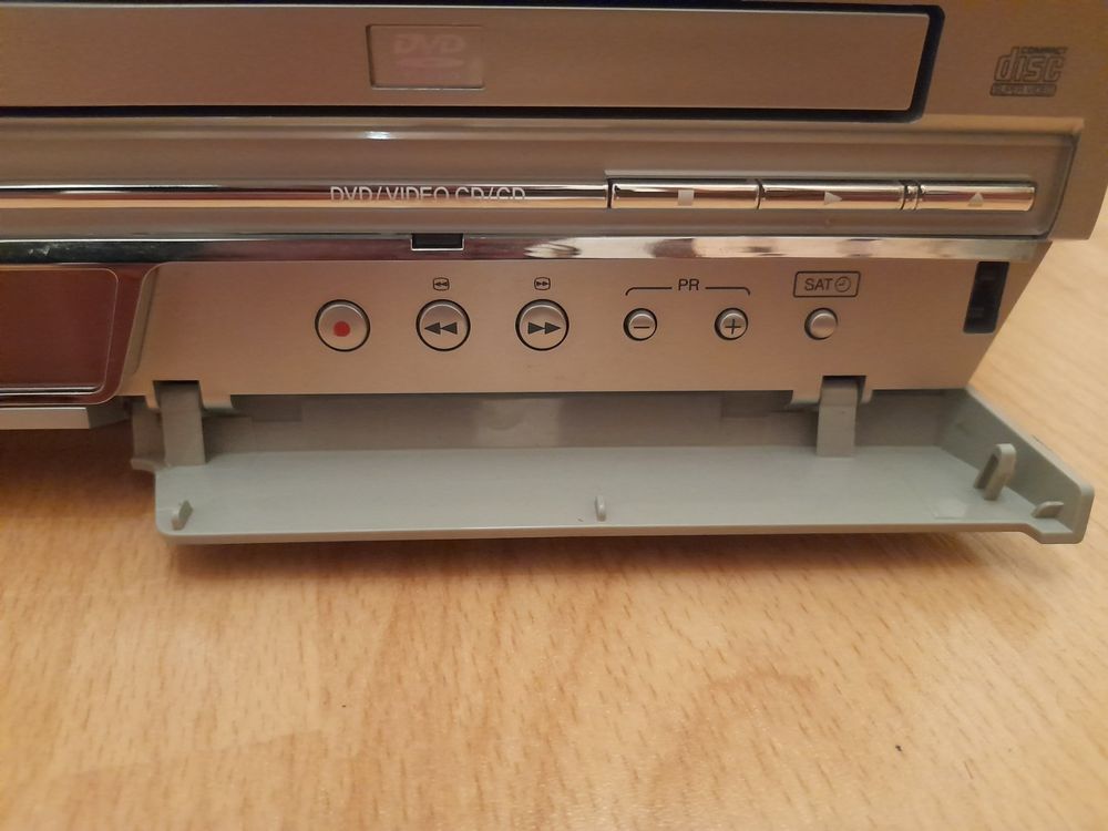 JVC HR-XV3E VHS/DVD Rekorder (Kombigerät) | Comprare su Ricardo