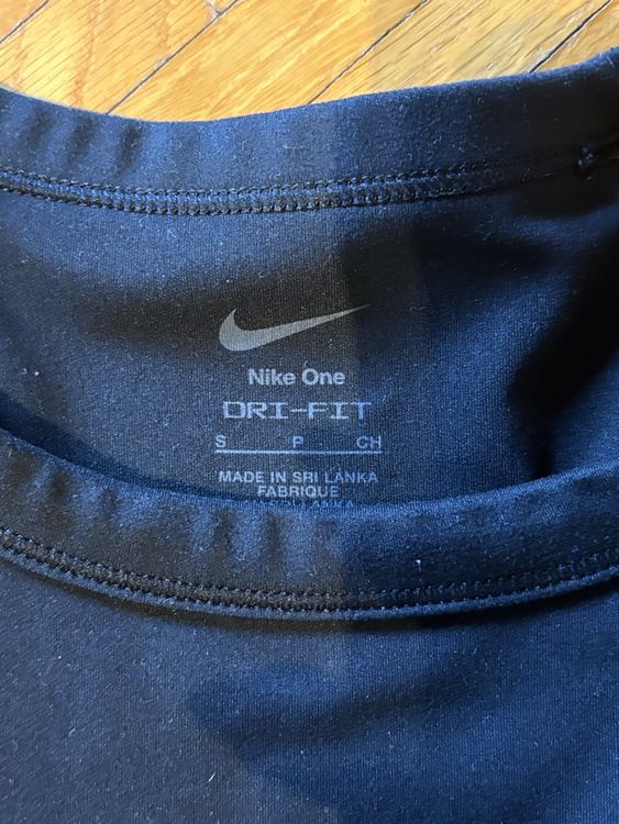 Top Nike de sport (D'occasion) à St-Prex pour CHF 20 – avec livraison ...