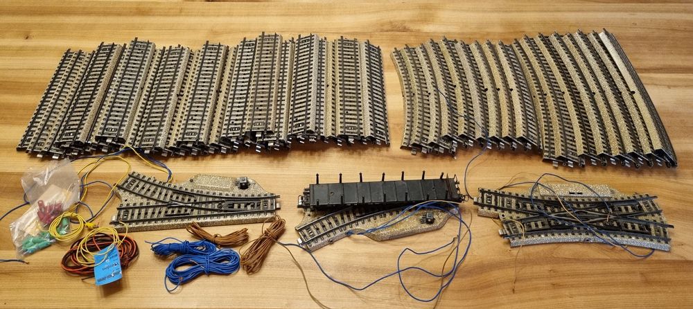 Konvolut Märklin H0 Schienen und Weichen (Gebraucht) in Reichenburg für CHF 26 – mit Lieferung ...