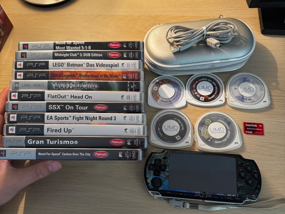 PSP Konsole mit Spielen und Zubehör | Kaufen auf Ricardo