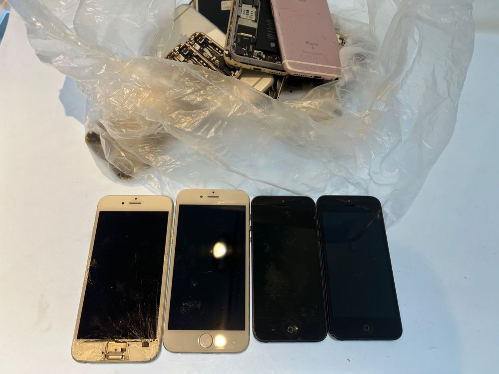 iPhones défectueux/pièces détachées dès 1frs.- (0603/2) (Defekt) in ...