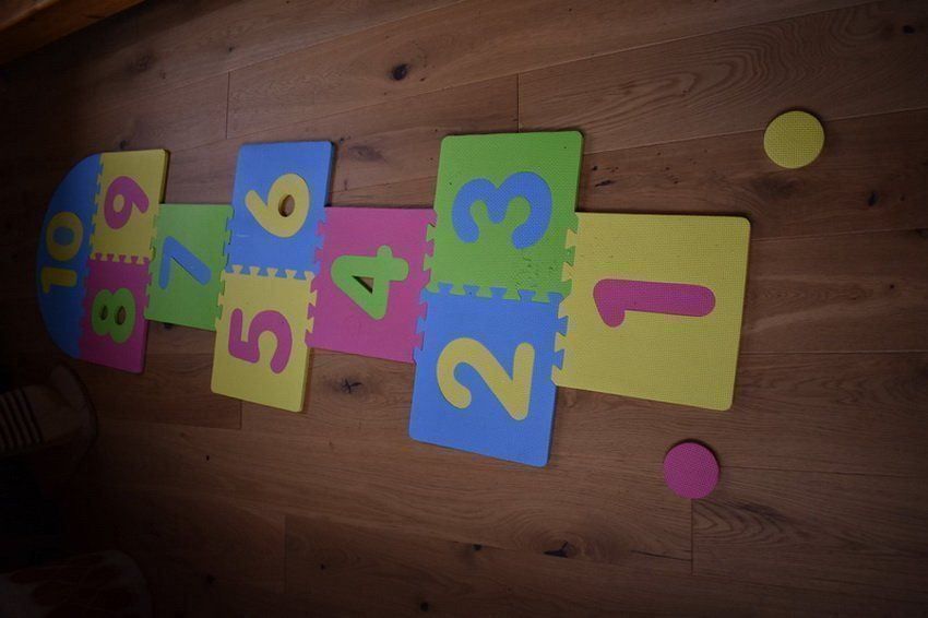 Zahlen-Hüpfen: Himmel und Hölle Spiel (Gebraucht) in Huttwil für CHF 15 ...