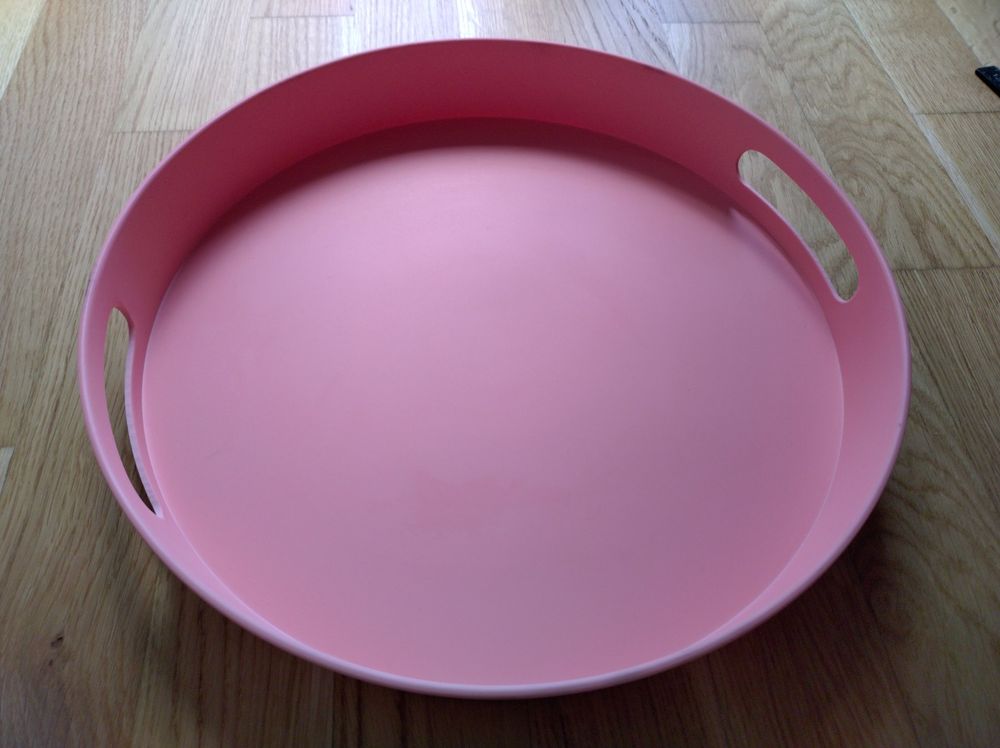 Serviertablar rosa (Gebraucht) in Worben für CHF 2 – mit Lieferung auf Ricardo kaufen
