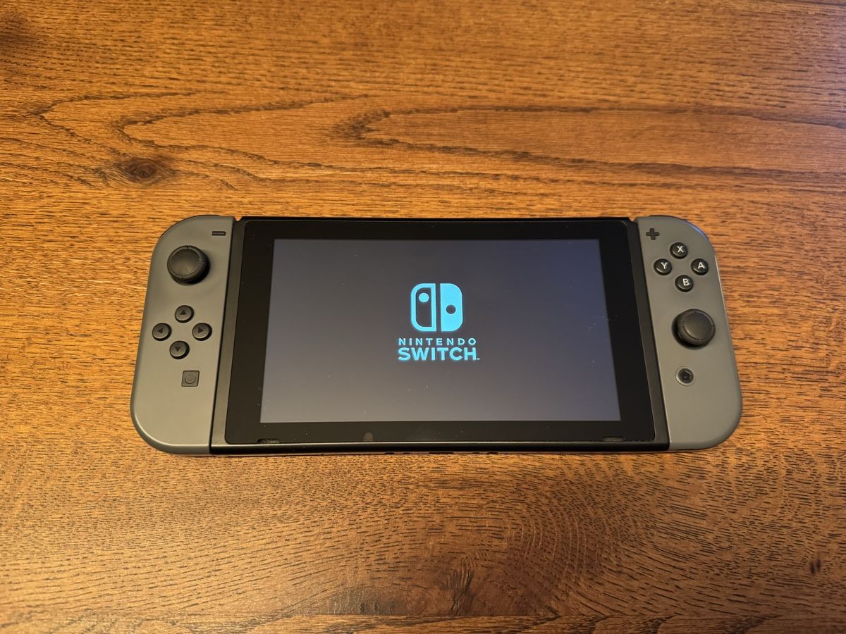 Nintendo Switch 32 GB + 256 GB SD Karte (Gebraucht) in Uebeschi für CHF ...