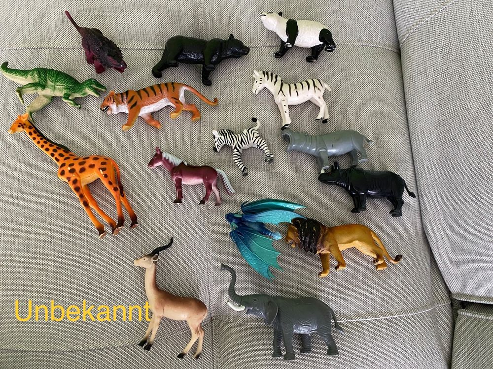 Kiste voller Tiere und Figuren zum Spielen (SCHLEICH uvm… | Kaufen auf ...