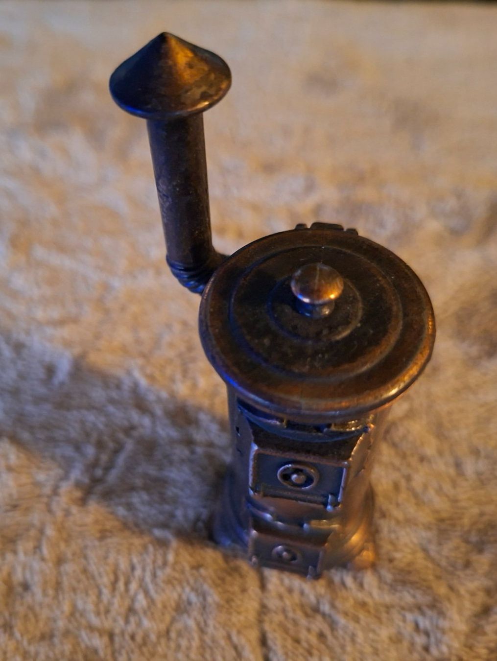 Älterer Ofen-Spitzer aus Metall auch fürs Puppenhaus (Neu (gemäss ...