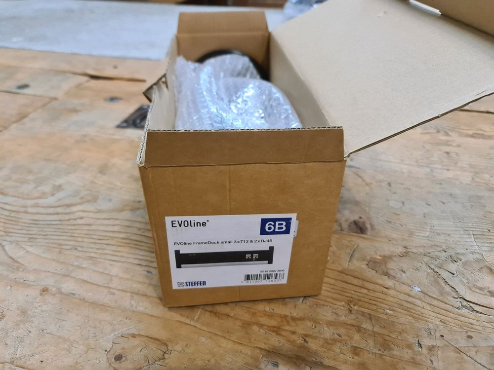 neue Evo Line Stromsteckleiste 3xT13 + 2x RJ45 ab 1.- (Neu und originalverpackt) in Krinau für ...