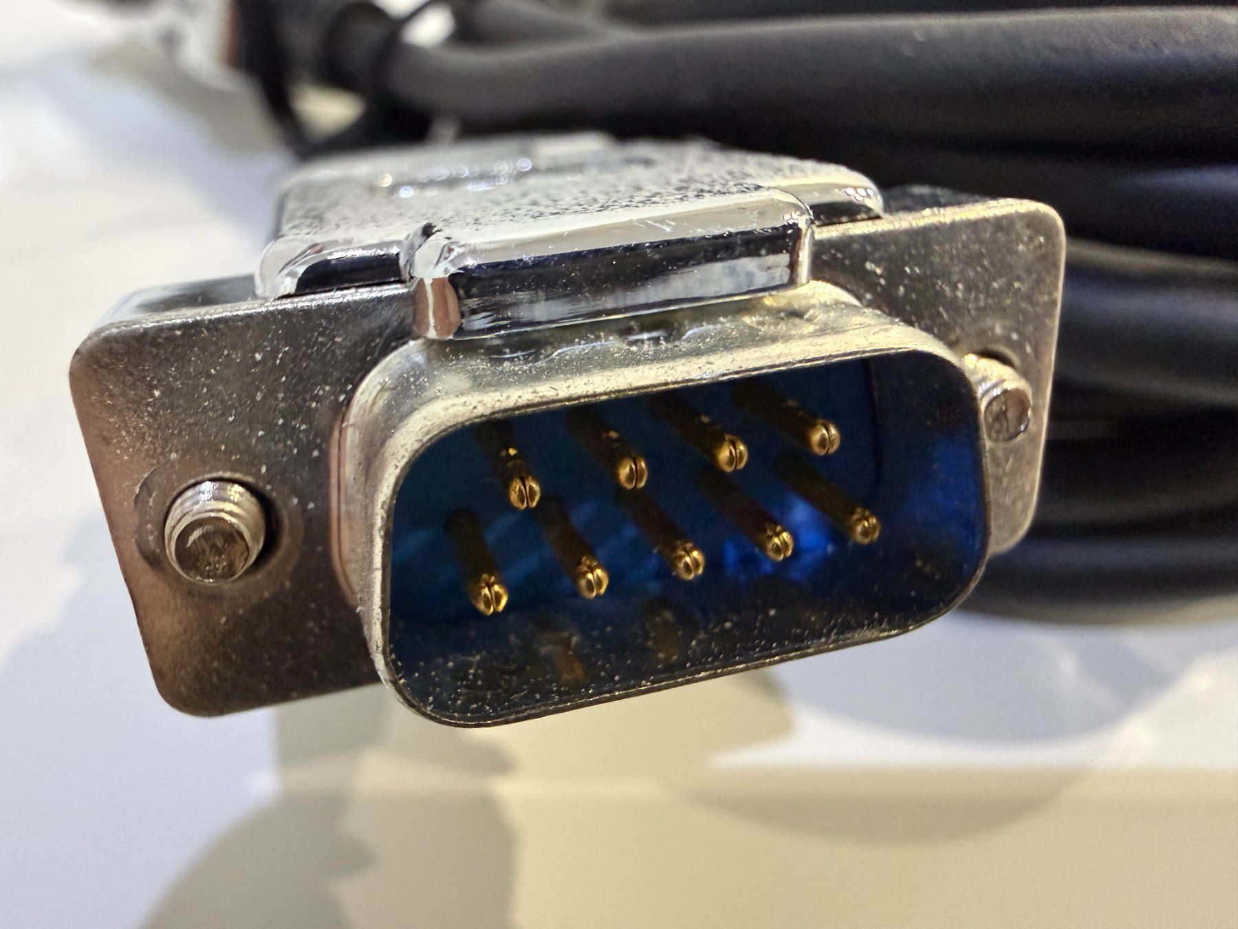 VGA-Adapterkabel 9-polige Buchse - 15-poliger Stecker, 2m (Gebraucht ...