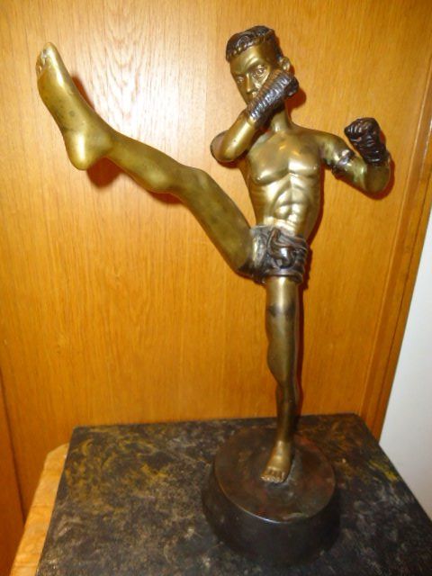 Bronze Skulptur Kick Boxen Statue H-46cm (Gebraucht) in Zürich für CHF ...