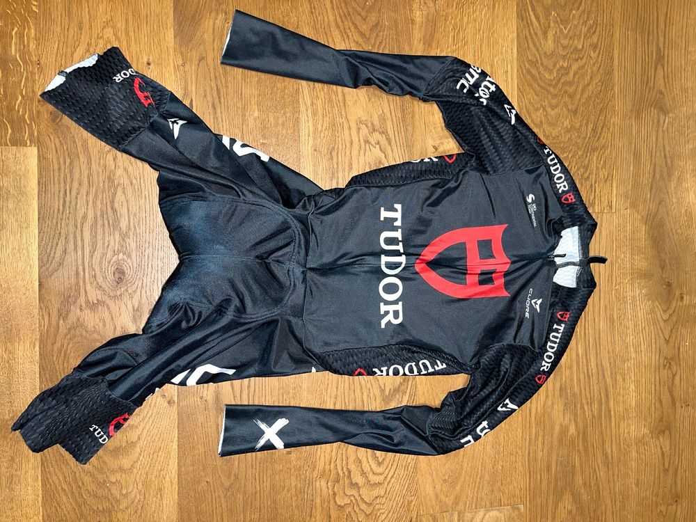 Teamkleider Tudor Pro Cycling Team (Gebraucht) in für CHF 400 – nur ...