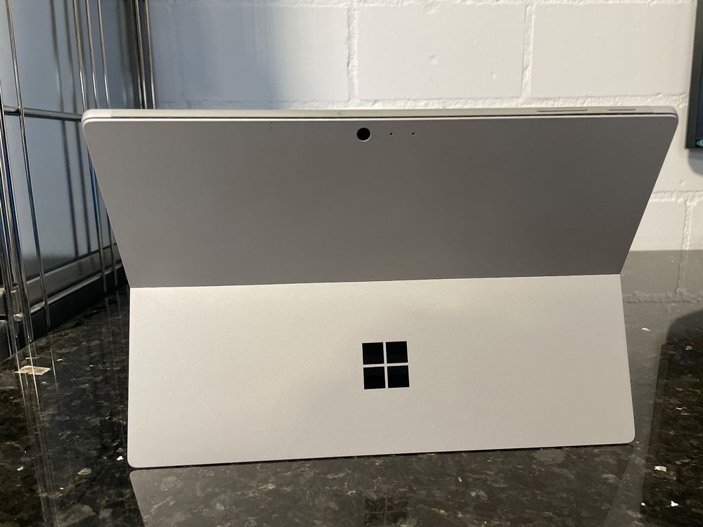 Microsoft Surface Pro 1796, i7-7660U, 8GB, 256GB, inkl Dock (Gebraucht ...