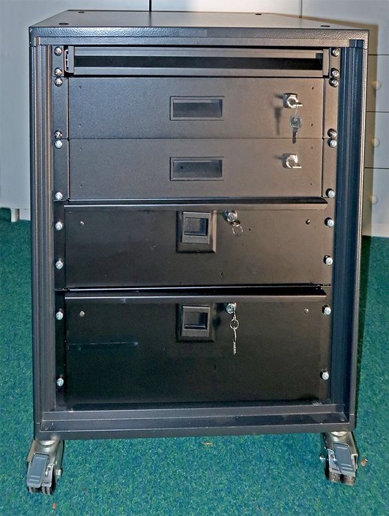 19 Zoll Rack schwarz auf Rollen und mit 5 Schubladen | Kaufen auf Ricardo