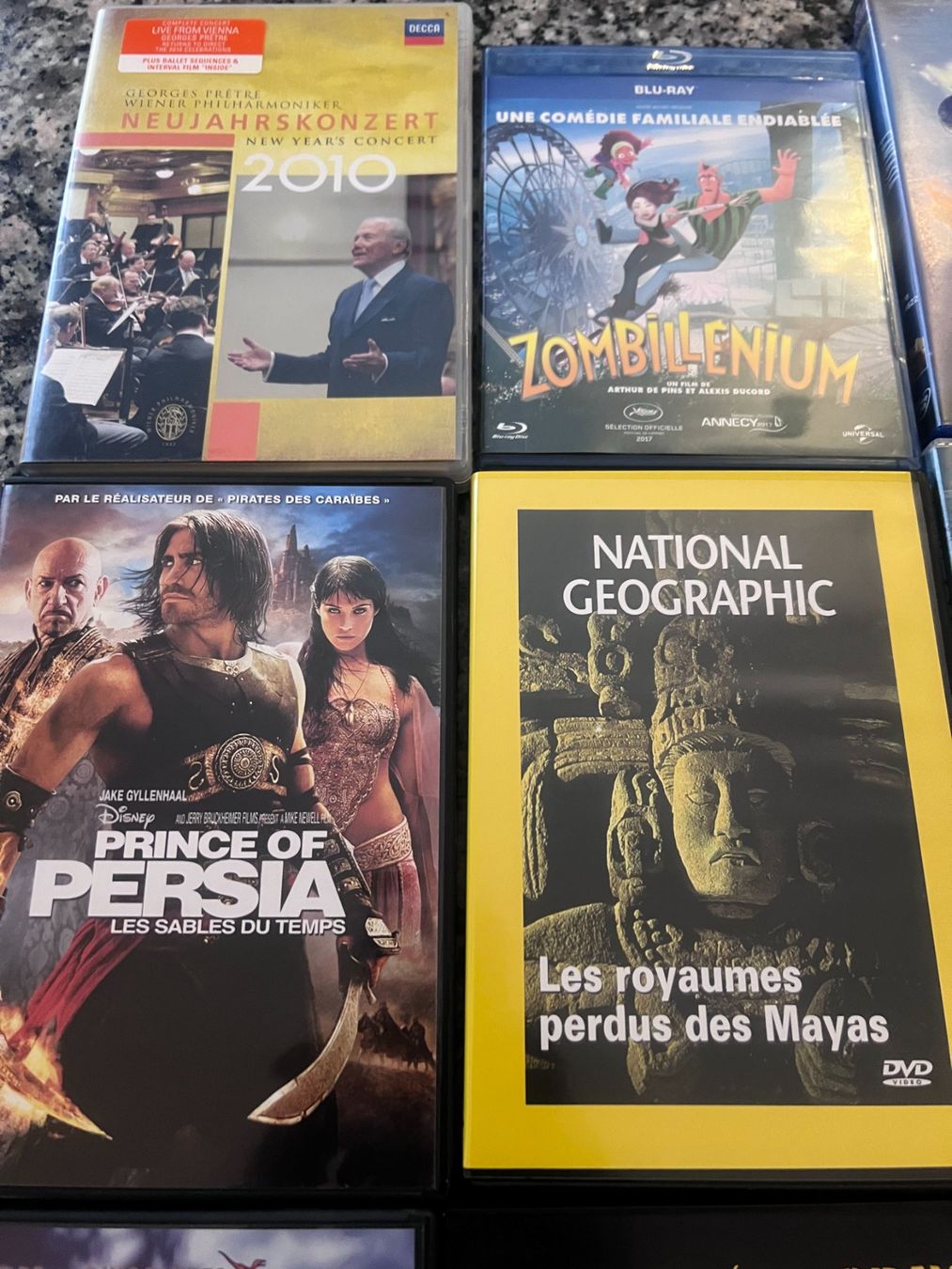 Lot de 12 DVD films variés, bon état 👍 (D'occasion) à Savigny pour CHF ...
