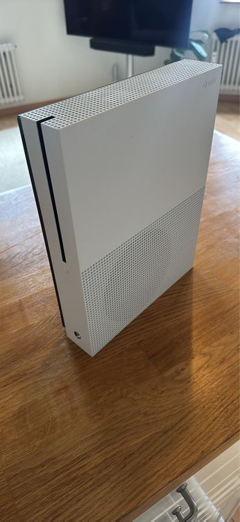 Xbox One S White Gaming Console (Gebraucht) in Zürich für CHF 70 – mit ...