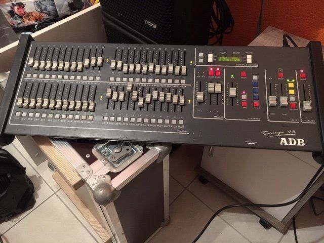 ADB Tango 48 Lichtmischer mit 48 Kanälen (Neu (gemäss Beschreibung)) in ...