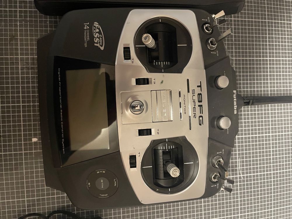 Futaba Fx 20 und T8 FG Super (Gebraucht) in Deitingen für CHF 220 – mit Lieferung auf Ricardo kaufen